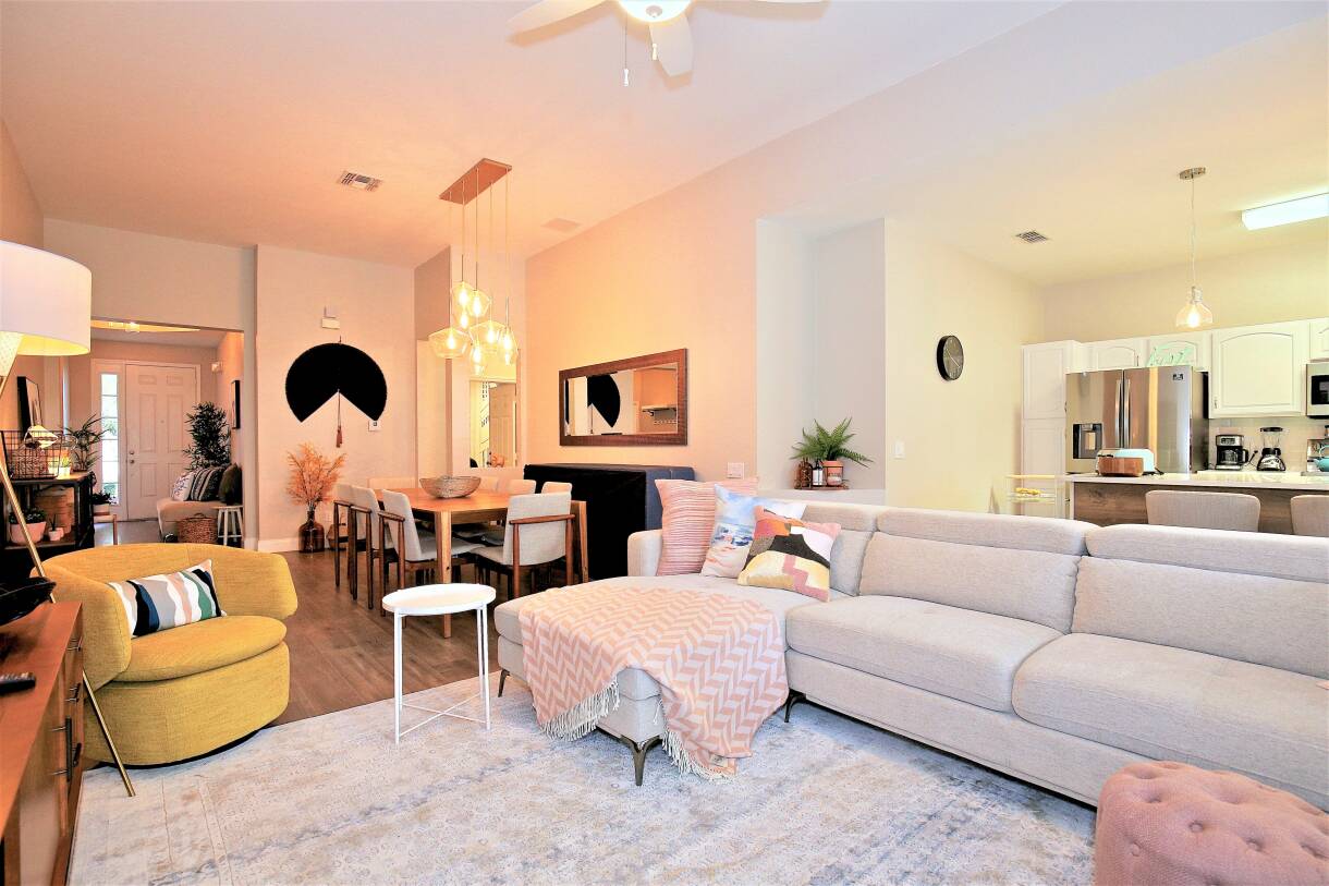 Splendid Home in Windsor Heated Pool Extra Service - Dreams N Fun ...